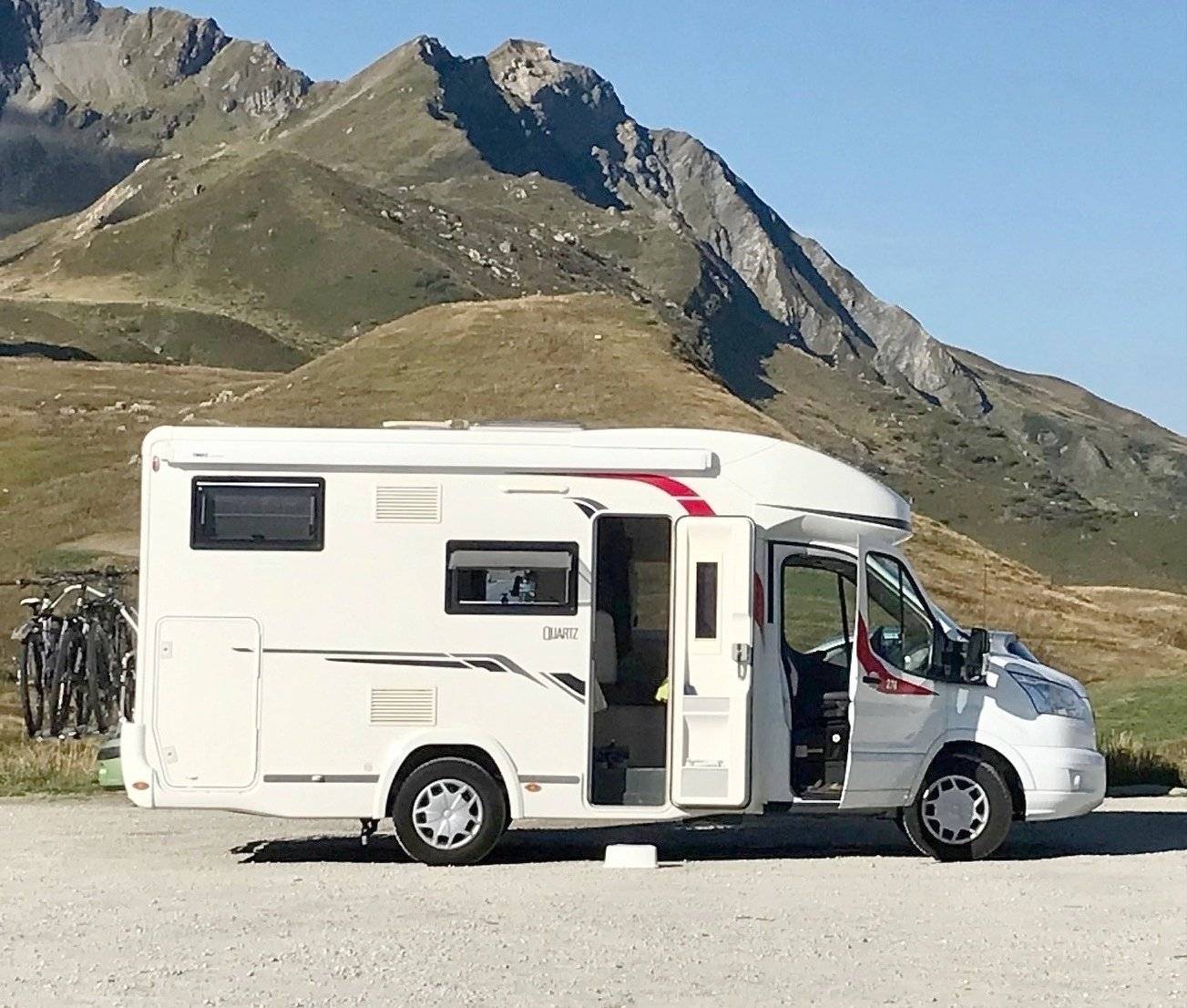 Huur Half-integraal camper - Demi-Quartier - Challenger - 61598 - Yescapa