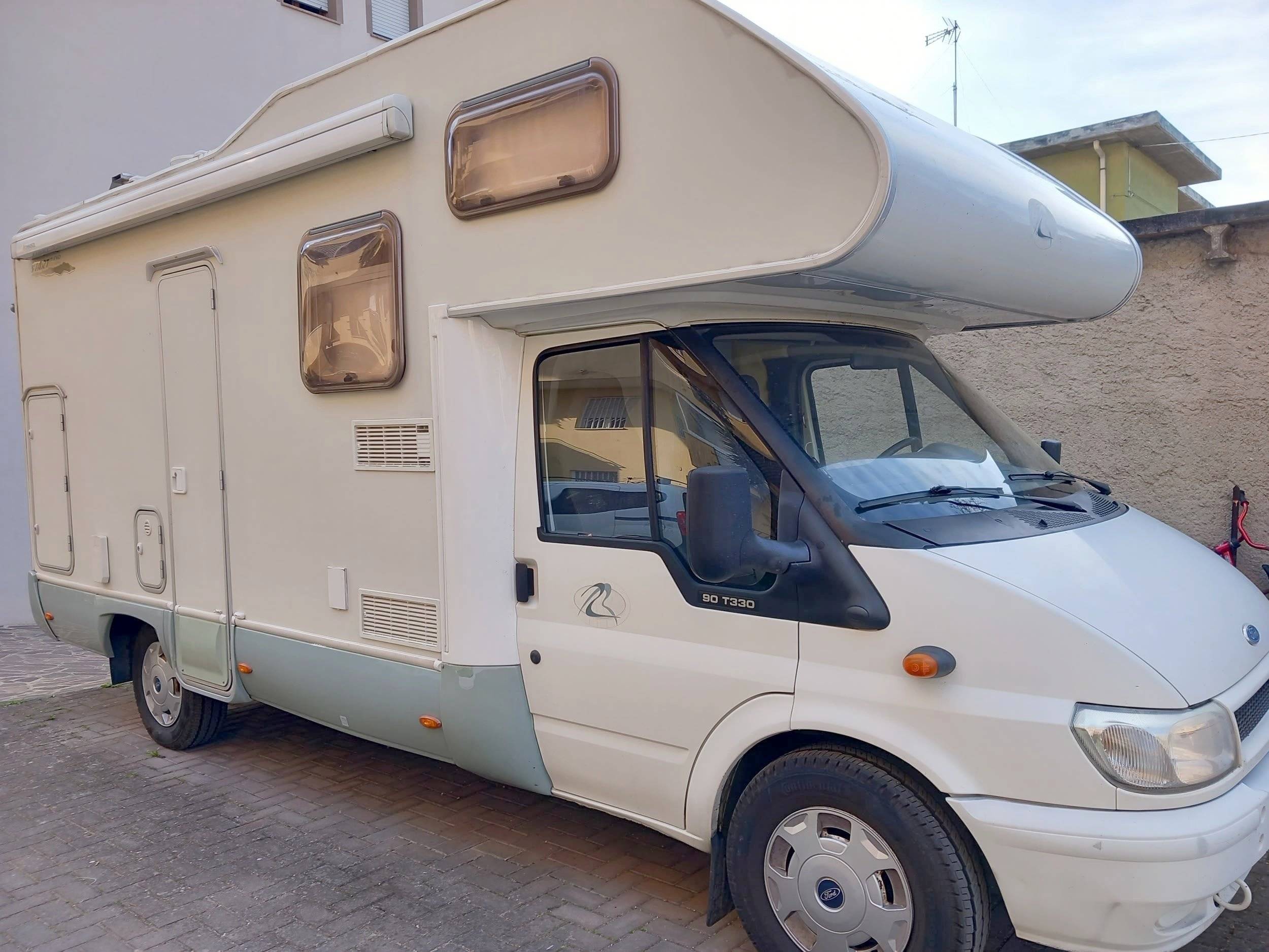 Aluguer Autocaravana capucino - Rimini - Rimor RIMOR - 62271 - Yescapa