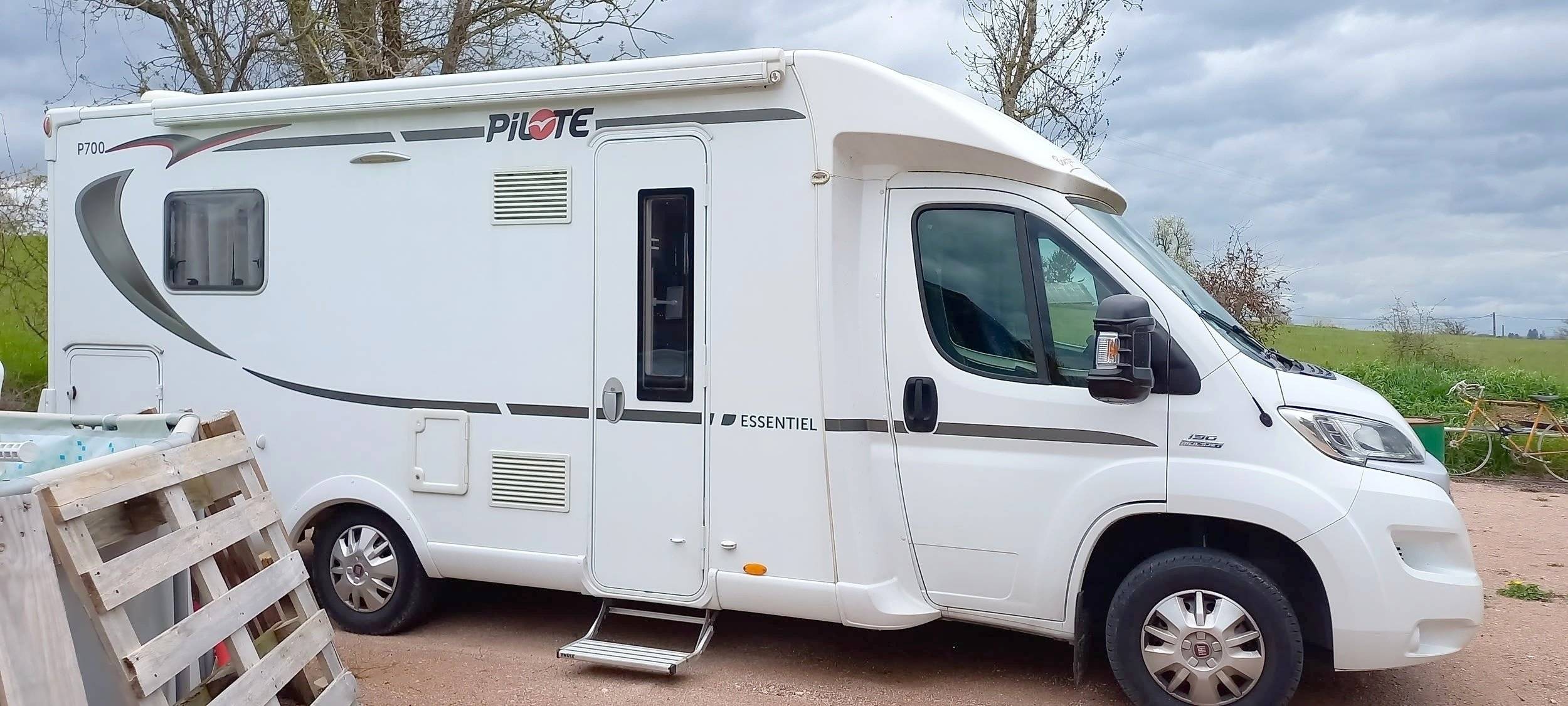 Location Camping-car profilé - Lenax - 76299 - Pilote P700 … - Yescapa