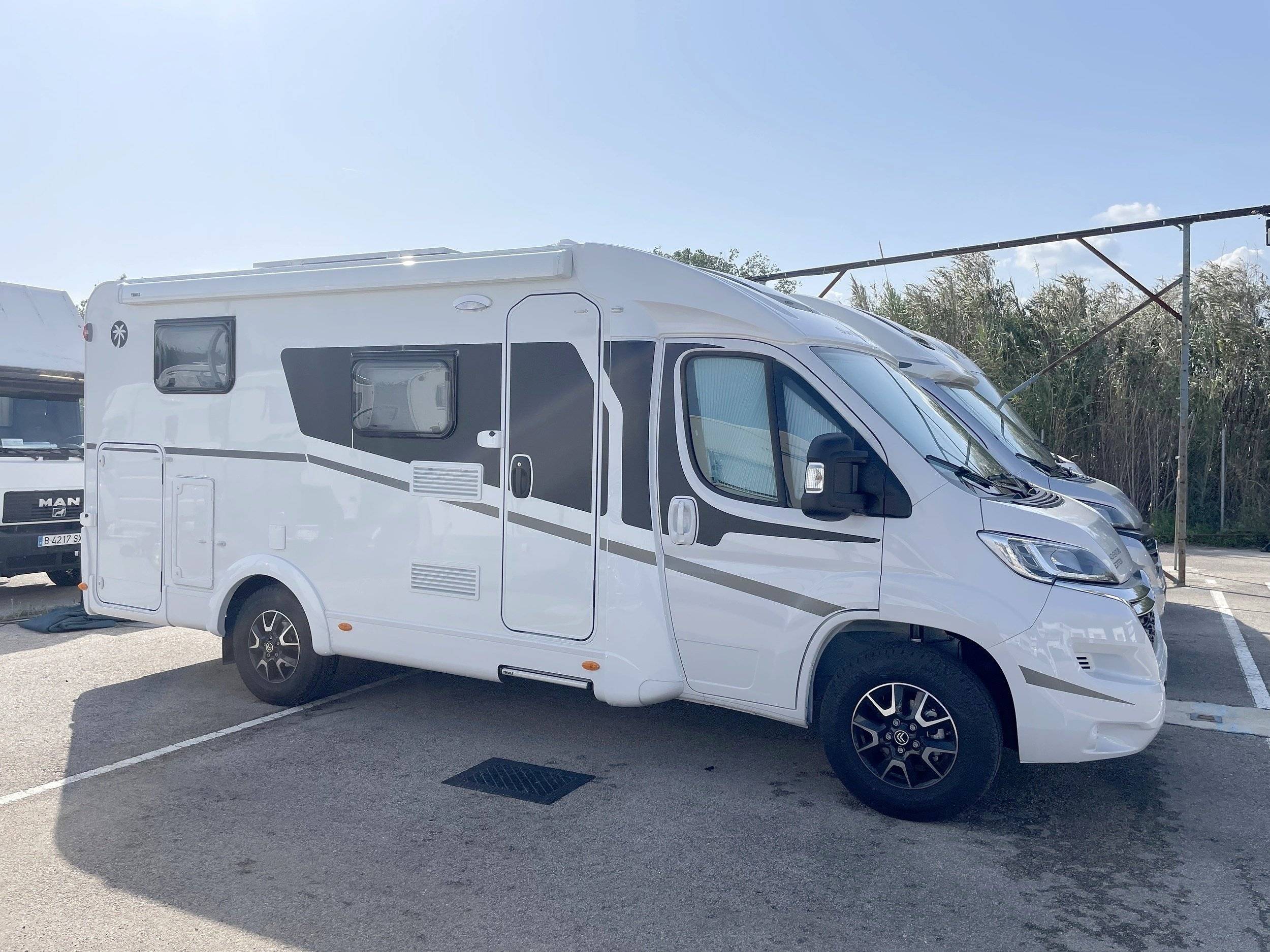 Lage Teilintegriertes Wohnmobil - Blanes - Sunlight Sunlight V 66 ...