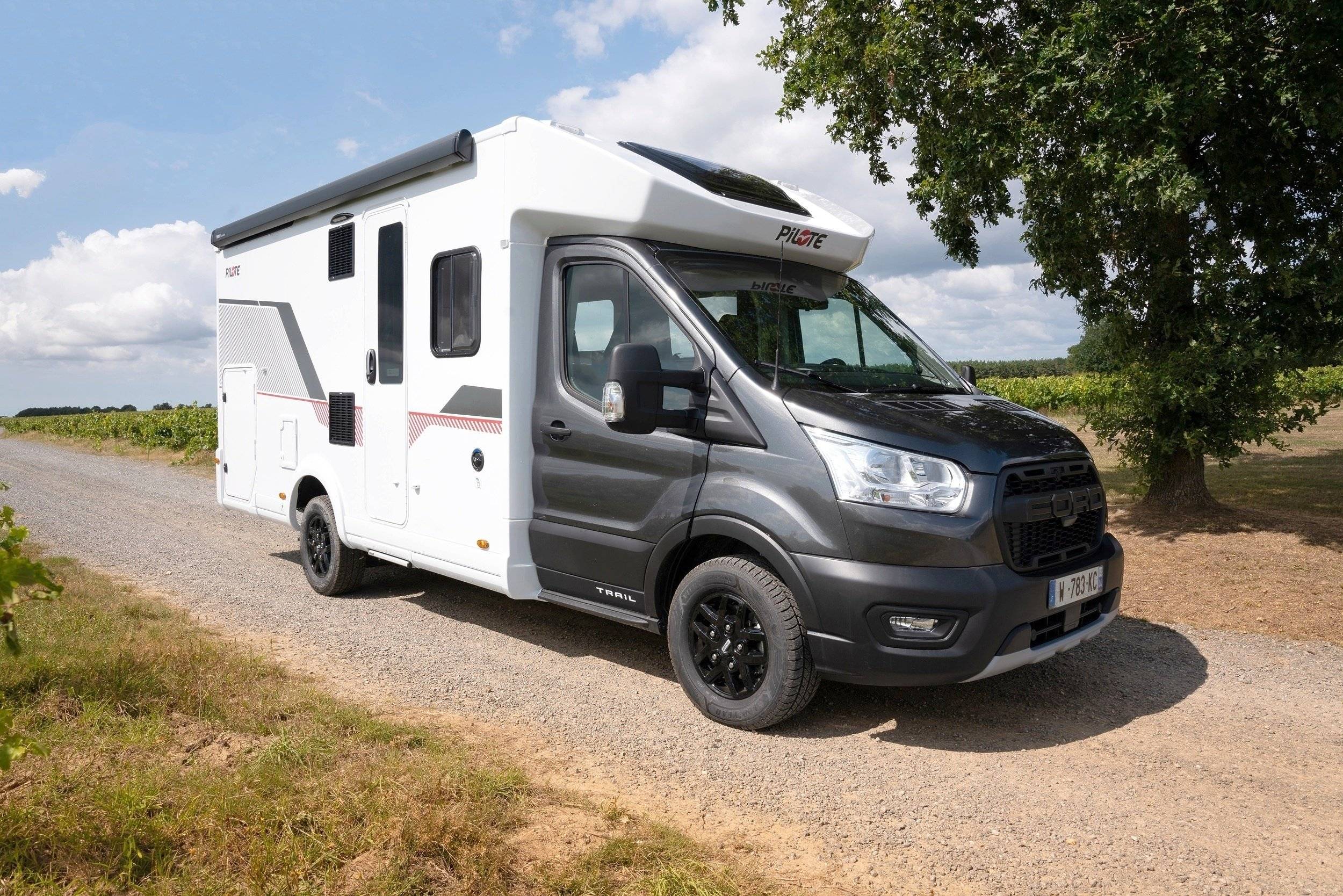 Lage Teilintegriertes Wohnmobil - Alata - Pilote A696 G Atlas - AJA ...