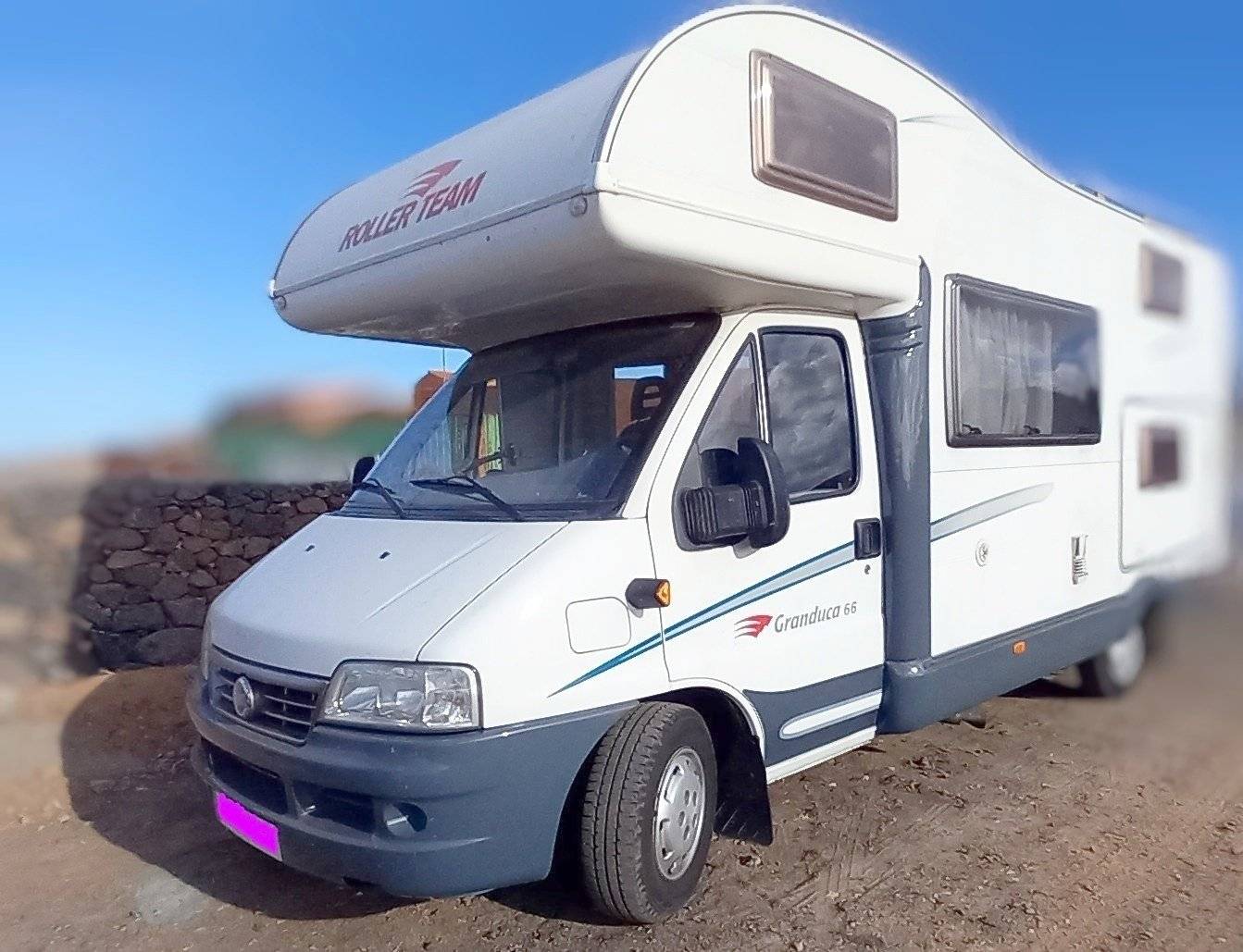 Location Coachbuilt motorhome - La Oliva - Roller Team Granduca Garage ...