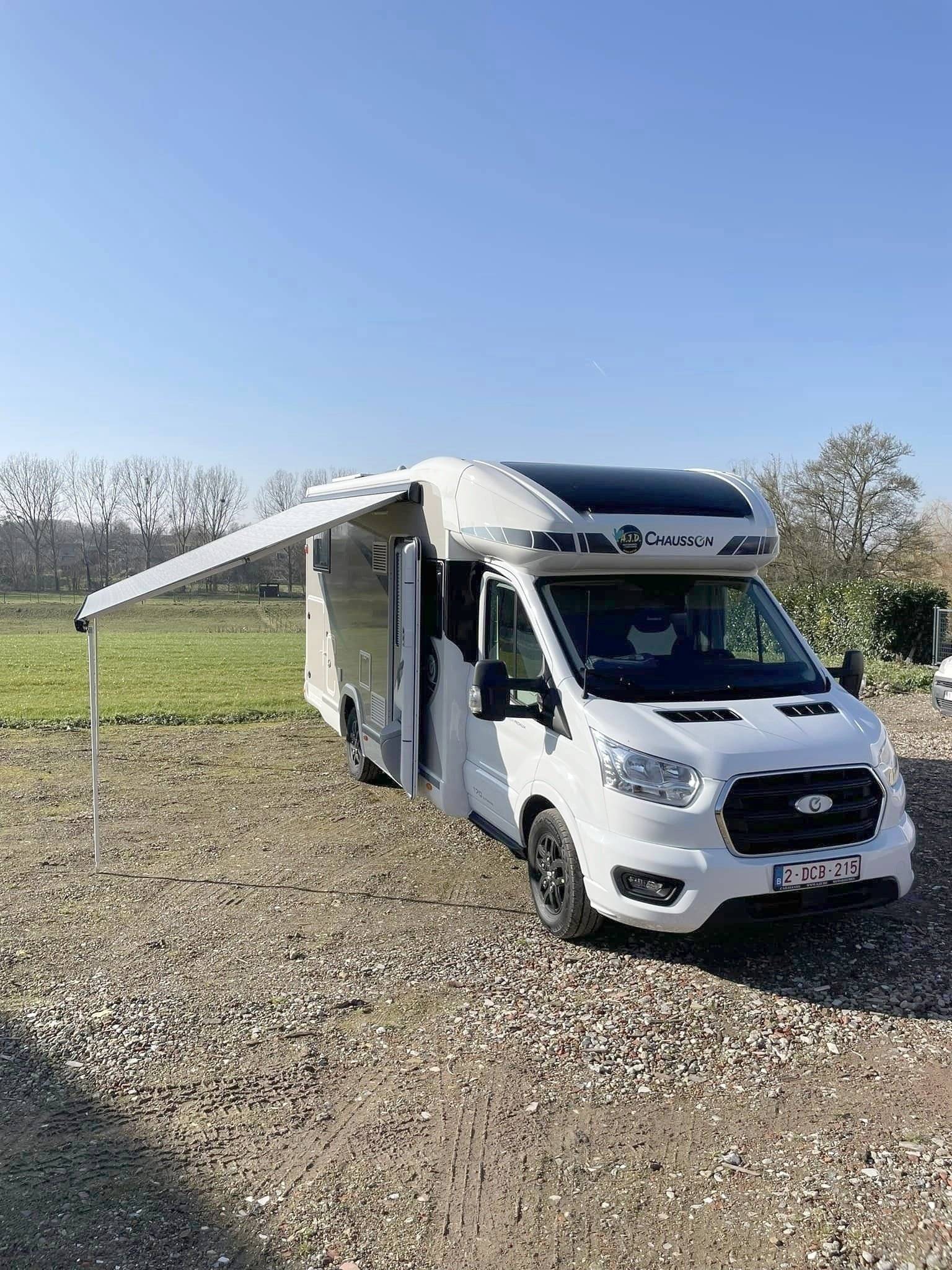 Location Camping-car profilé - Donceel - Chausson Chausson titanium VIP ...