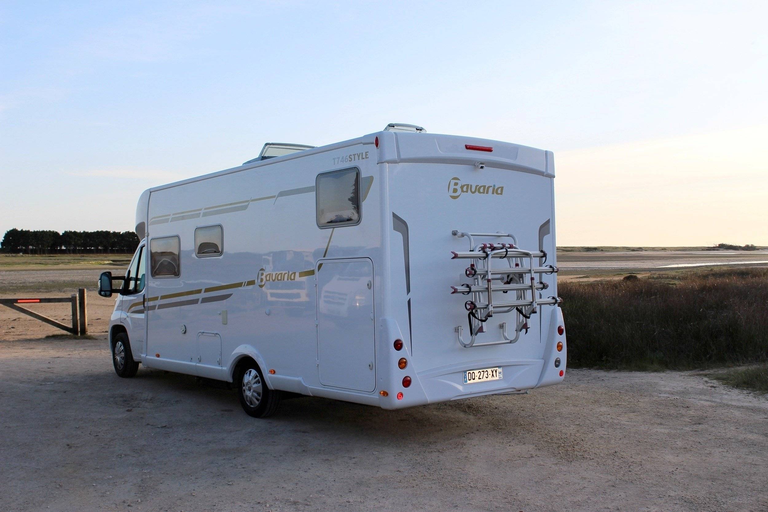 Huur Half-integraal camper - Vigneux-de-Bretagne - Bavaria Bavaria T746 ...