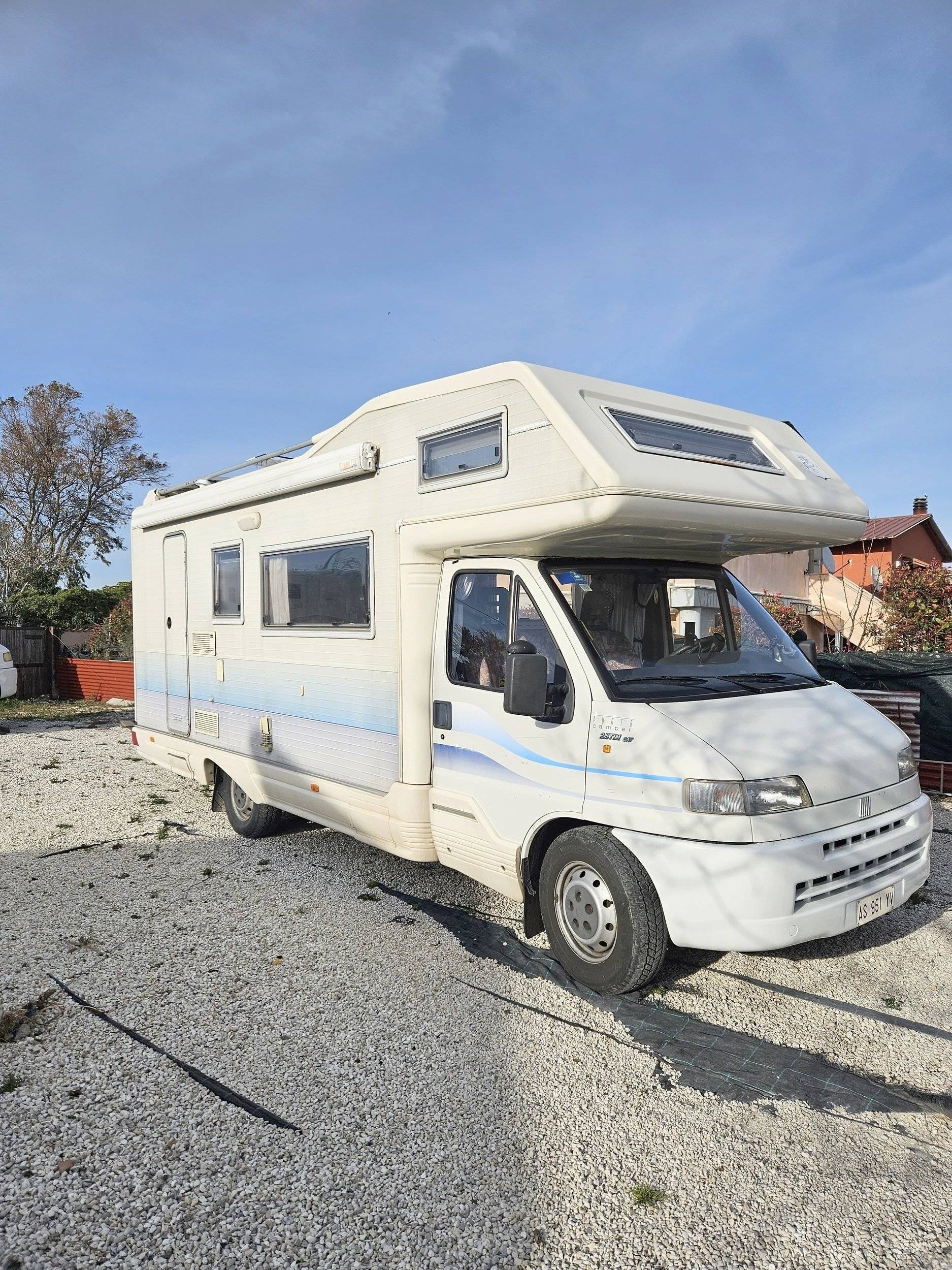 Huur Alkoof camper - Isola Sacra - 60572 - Fiat 2,5 td duca… - Yescapa