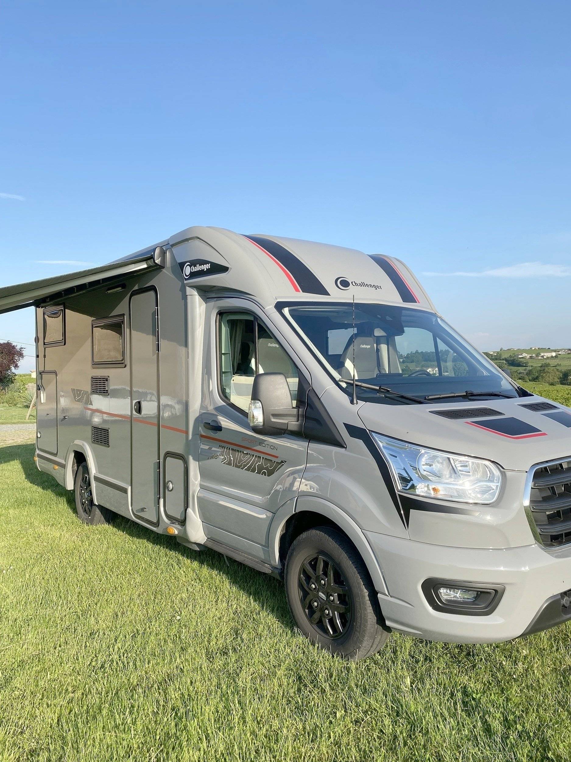 Rent Low profile motorhome - Cercié - 89295 - Challenger FORD - Yescapa